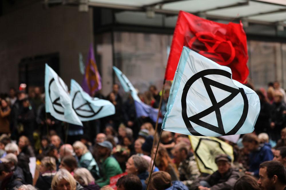 Oprichter van Extinction Rebellion verontschuldigt zich voor Holocaust ... Oprichter van Extinction Rebellion verontschuldigt zich voor Holocaust ...