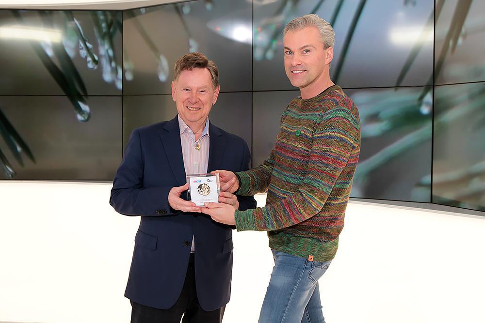 IN BEELD – Koen Crucke kreeg zijn ‘Loftrompet 2020’ tijdens jongste ...