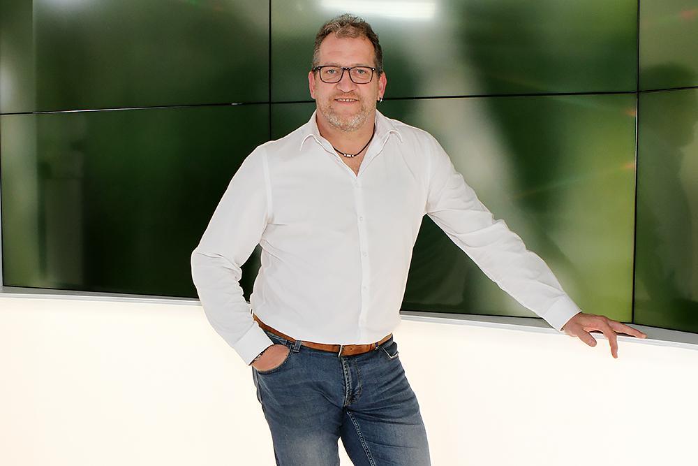 Freek Vanrooy uit Hoegaarden eert wijlen Sander Deroo uit Poperinge met ...