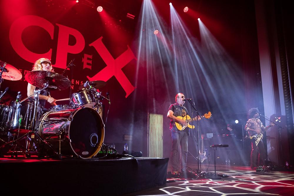 Clement Peerens Explosition wuift het publiek uit in De Roma