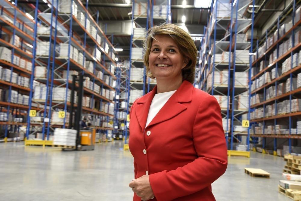 Caroline Van Marcke even uit de schaduw: Kortrijks bedrijf investeert ...