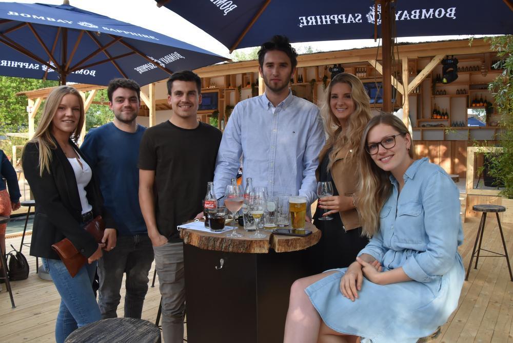 Pop-up zomerbar Azuro opent de deuren in Kortrijk - KW.be