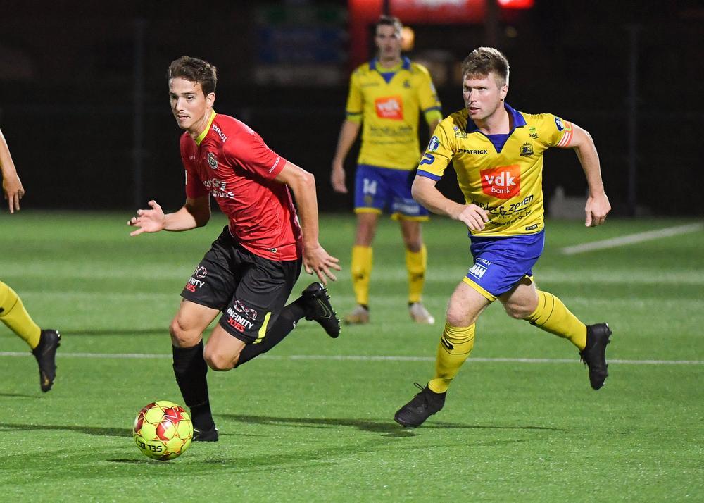 Schooldirecteur Luc Beyens traint U6 SCT Menen, maar supportert voor ...