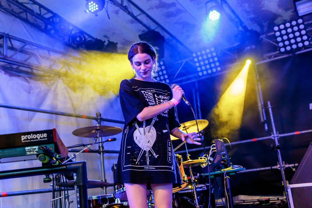 À ÉCOUTER: le nouveau single d'Adèle Castillon du duo Videoclub