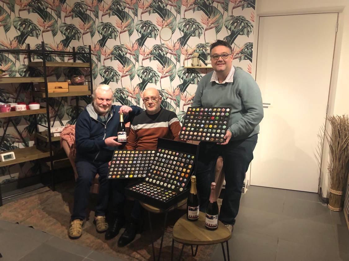 Sonny, Dominique en Gerdy organiseren ruilbeurs van champagnecapsules ...