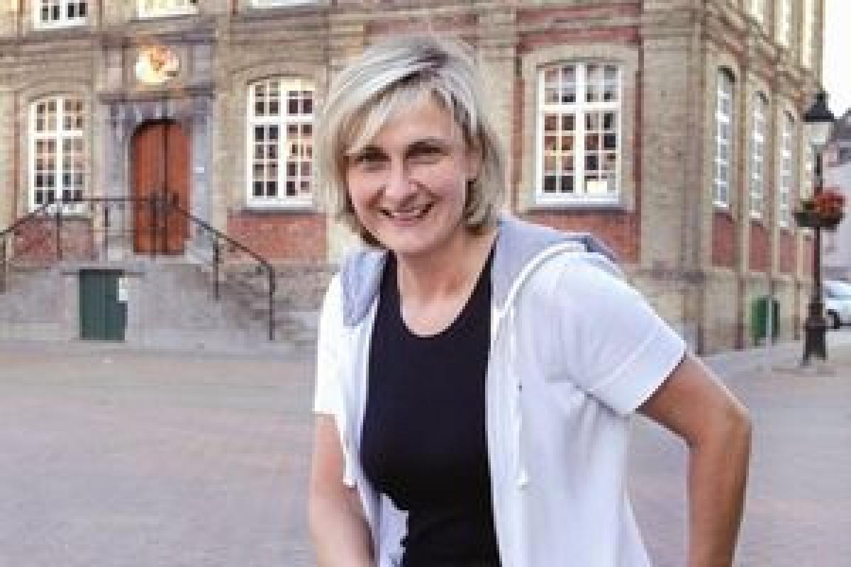 Hilde Crevits en Joke Devynck uit de kleren voor naaktkalender tegen ...