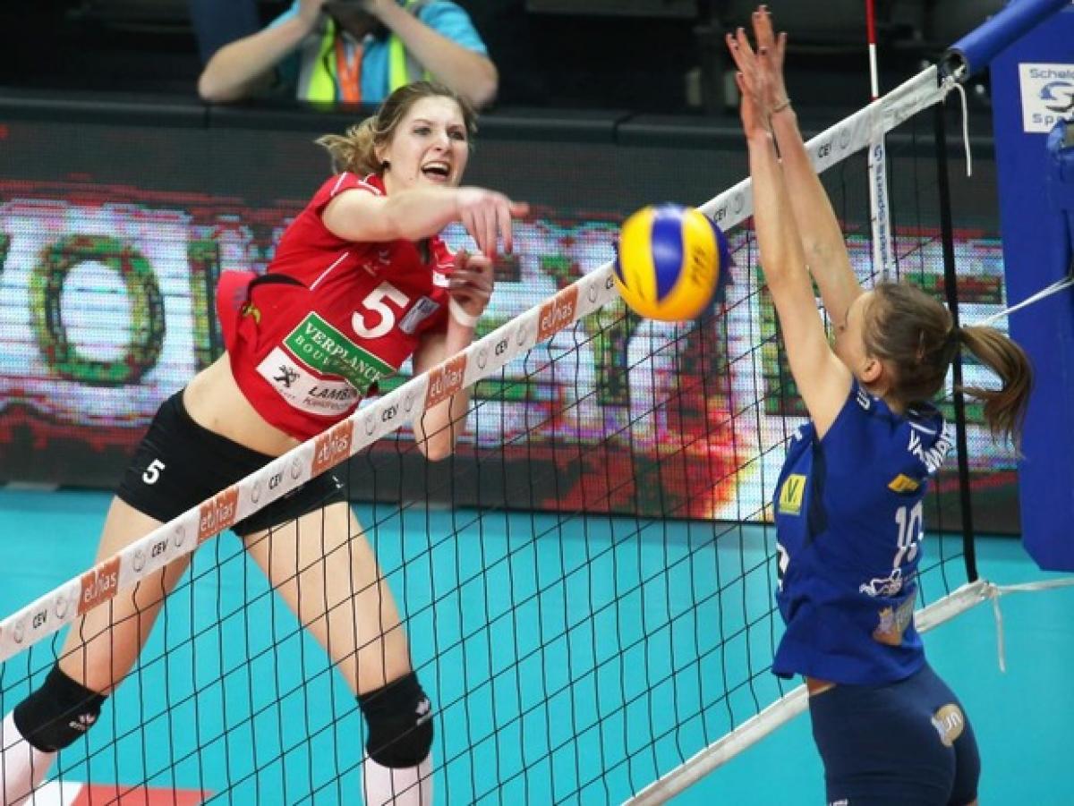 Laure Flament en Manon Stragier vierde op EOYF met Young Yellow Tigers ...