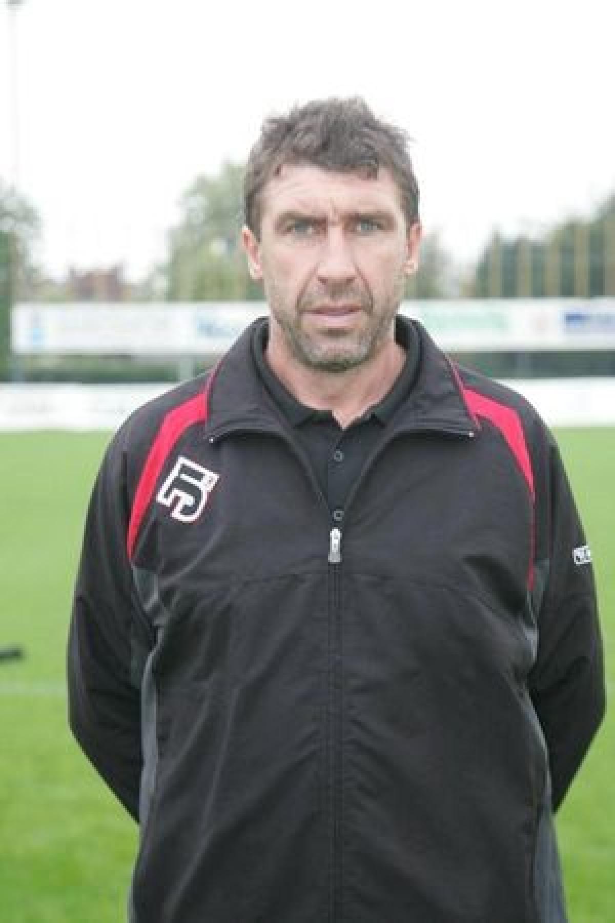 Peter Devos dient ontslag in bij KFC Izegem, Franky Dekenne is zijn ...