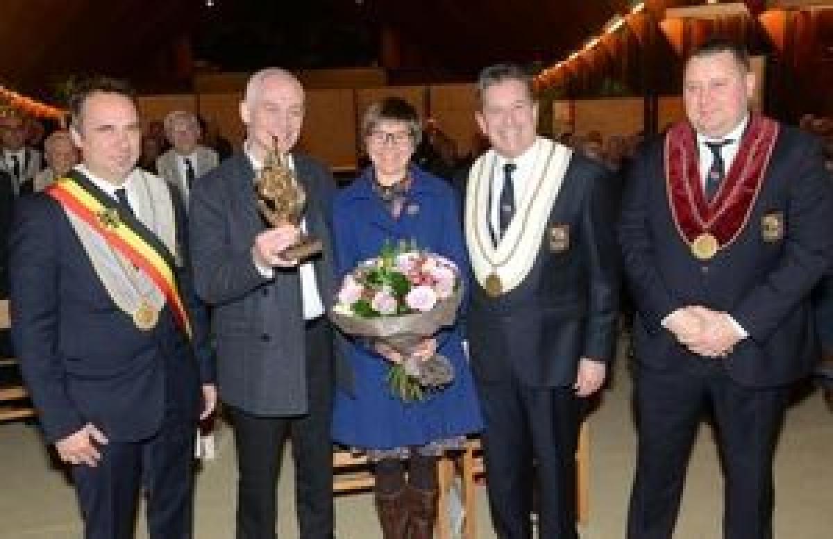 Johan Vandenberghe uit Kuurne krijgt 'trofee Helpende Hand' - KW.be