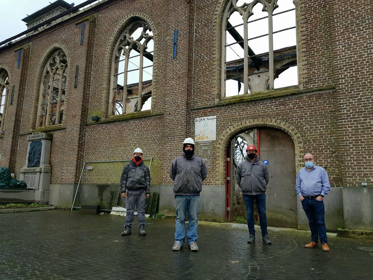 Heropbouw afgebrande Sint-Jan de Doperkerk gestart - KW.be