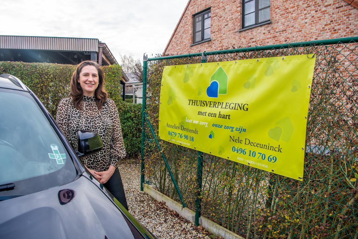 Thuisverpleegkundige Annelies Devriendt uit Lendelede houdt de moed ...