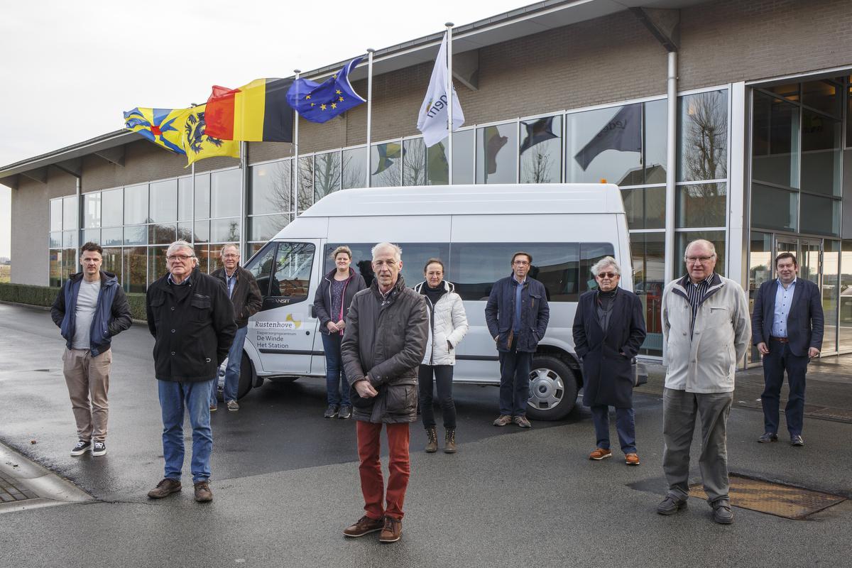 LEONAH brengt minder mobiele mensen van Ledegem naar zaal ISO in Izegem ...