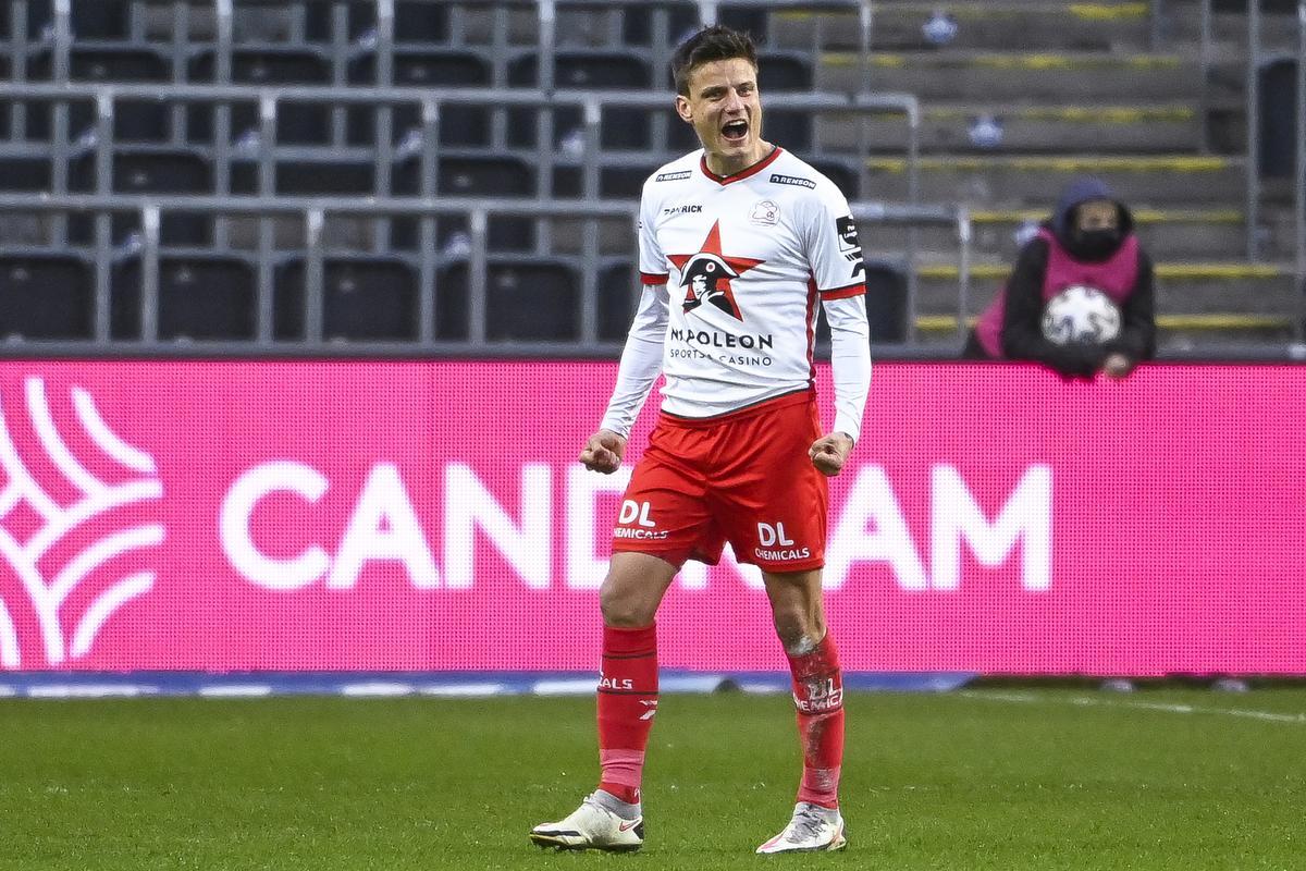 Jelle Vossen van Zulte Waregem daagt kinderen uit zich groen en rood te ...