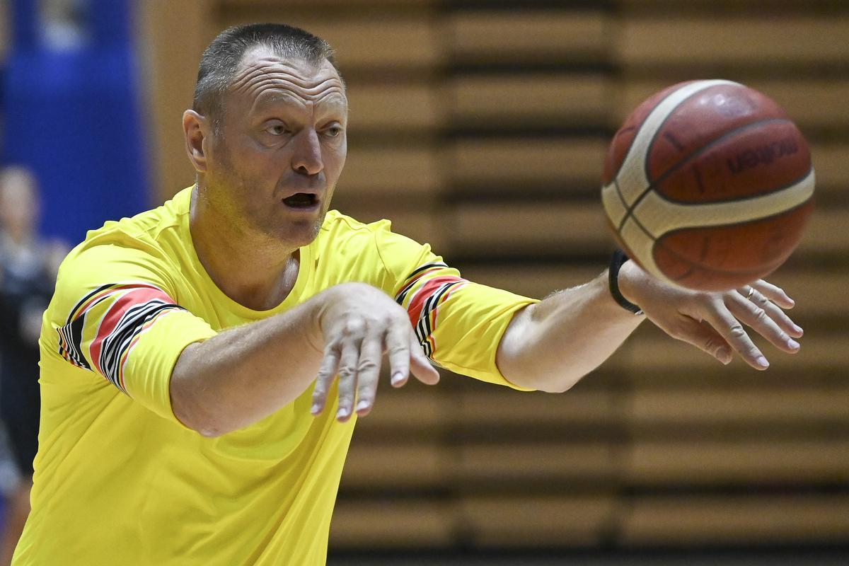 Karl schrijft een brief naar Philip Mestdagh: “Dat je aan de kant werd ...