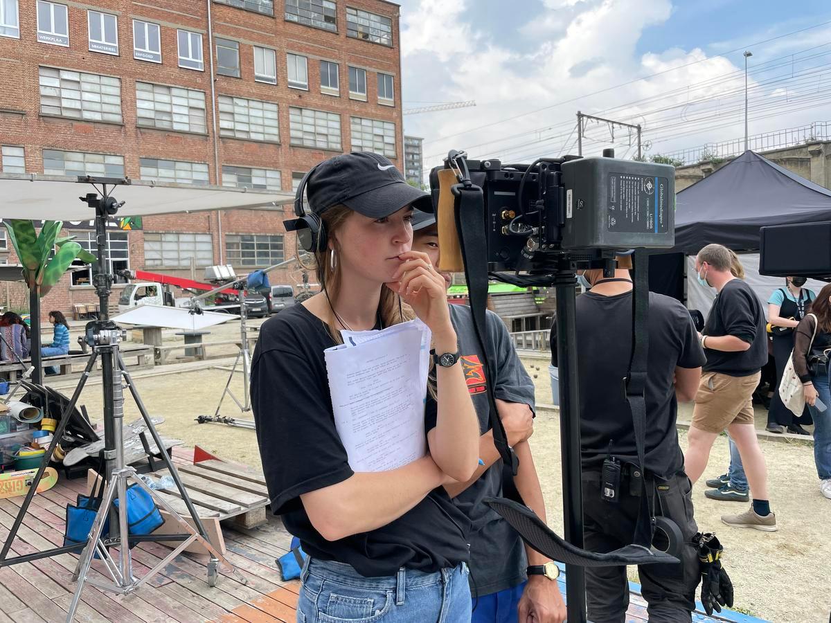 Regisseur Laura Van Haecke debuteert met serie ‘Hacked’: “Ik wil ...