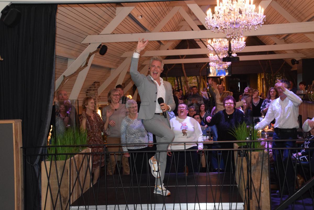 IN BEELD – Tweedaags bezoek van zanger Christoff in het Rhodesgoed in ...