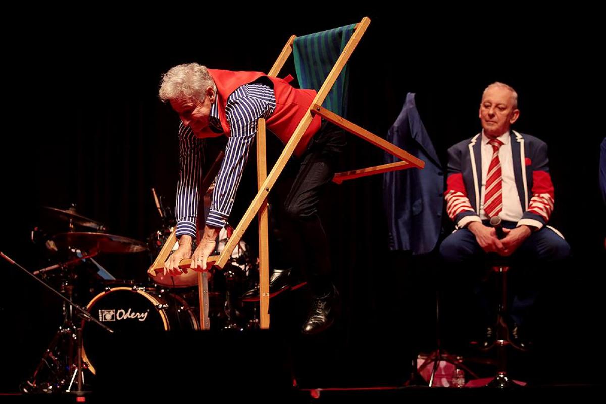 Jan Van Dyke: “Sinds 1972 breng ik die act met de strandstoel. Euh, ja ...