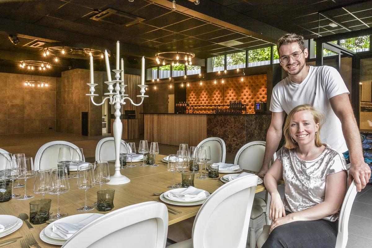 Saar en Dieguito openen feestzaal Tante Renée in Wervik - KW.be