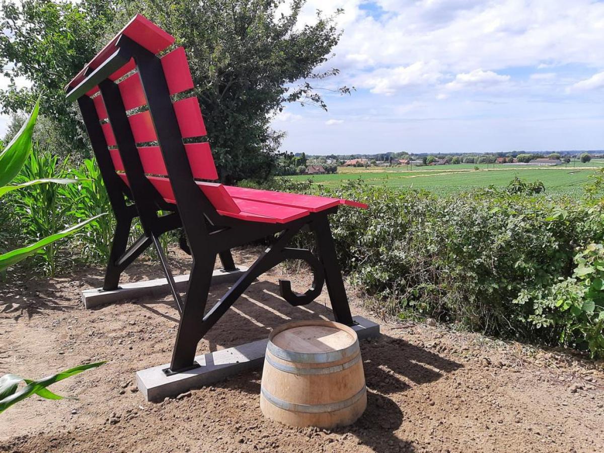 De eerste Belgische Big Bench is terug te vinden in Hooglede - KW.be