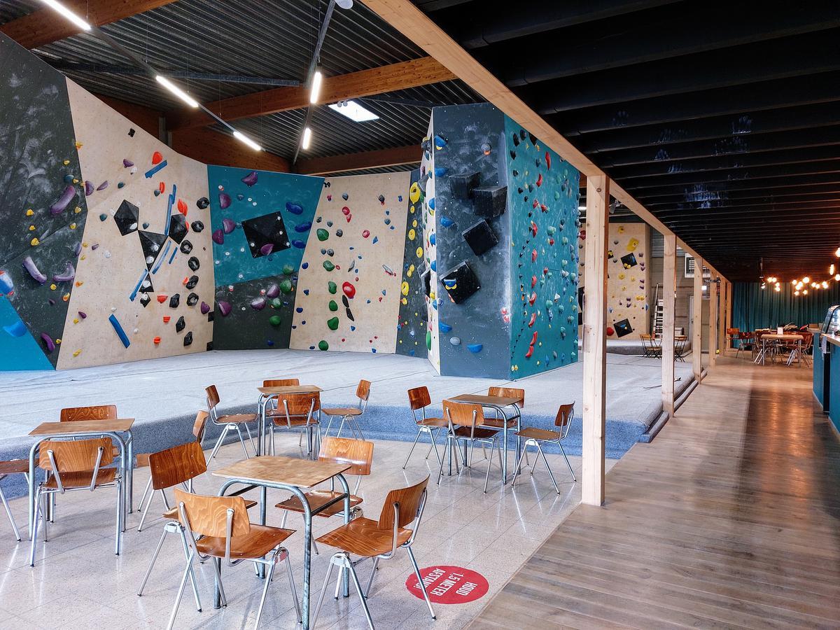 Klimzalen in crisis: van corona naar prijsexplosie bouwmaterialen - KW.be