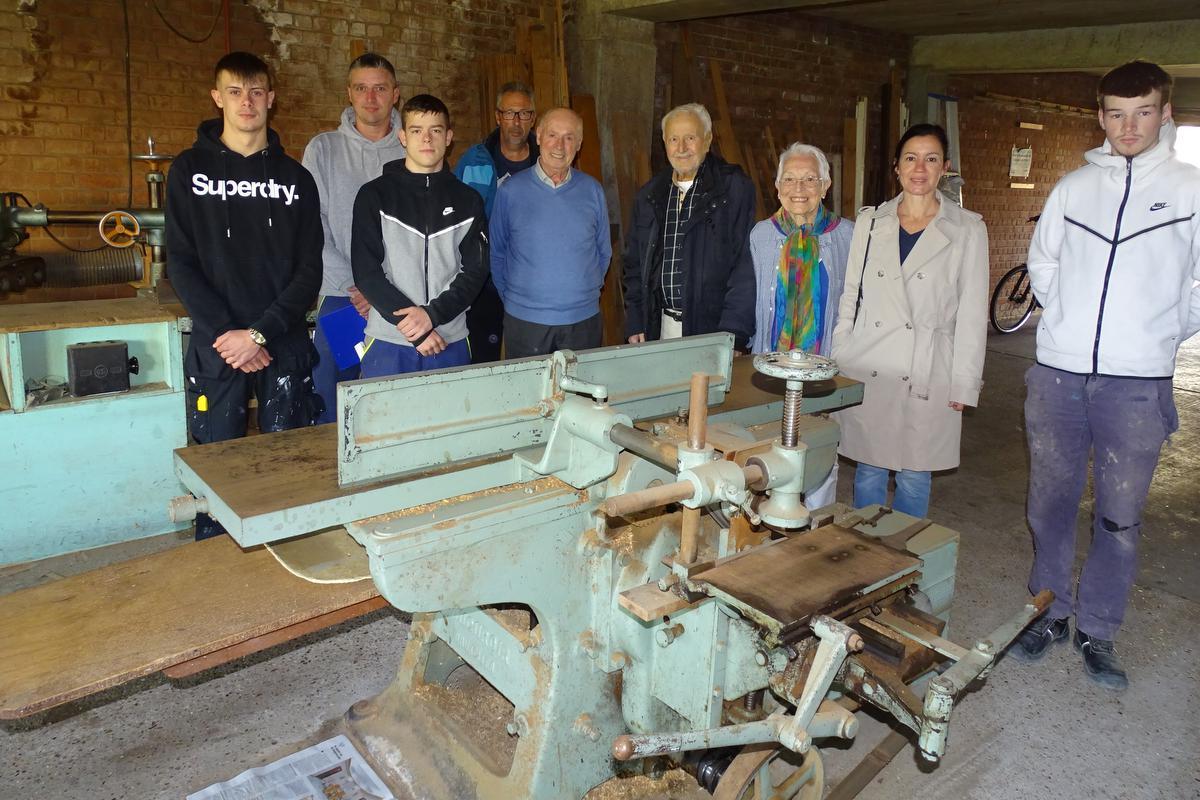 Machines schrijnwerkerij verhuizen naar Congo - KW.be