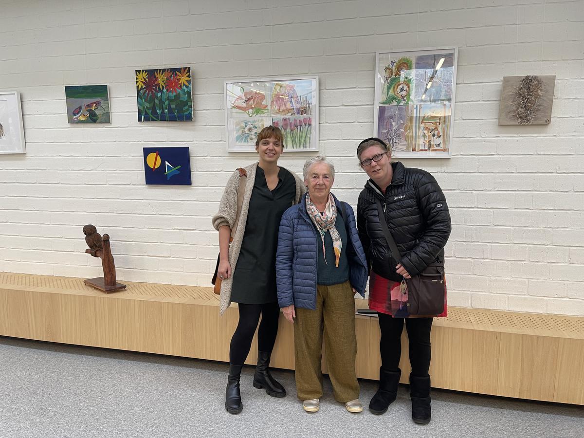 Bezoekers De Klaver exposeren in Beernemse bib - KW.be