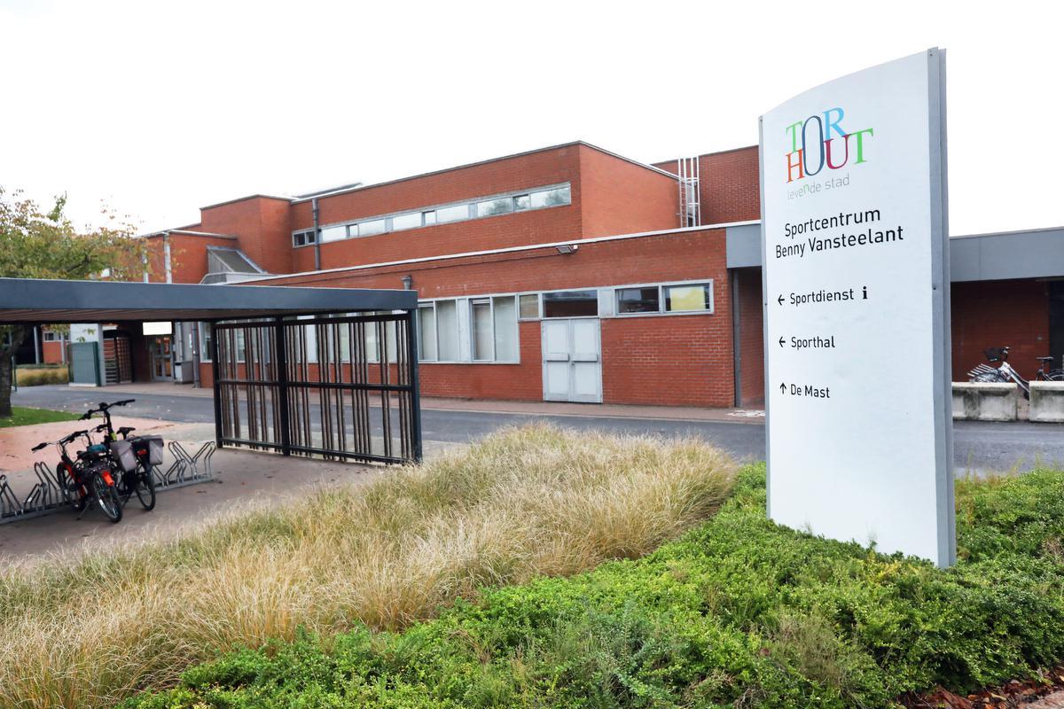 Ruim duizend extra zonnepanelen op Torhoutse sporthallen - KW.be