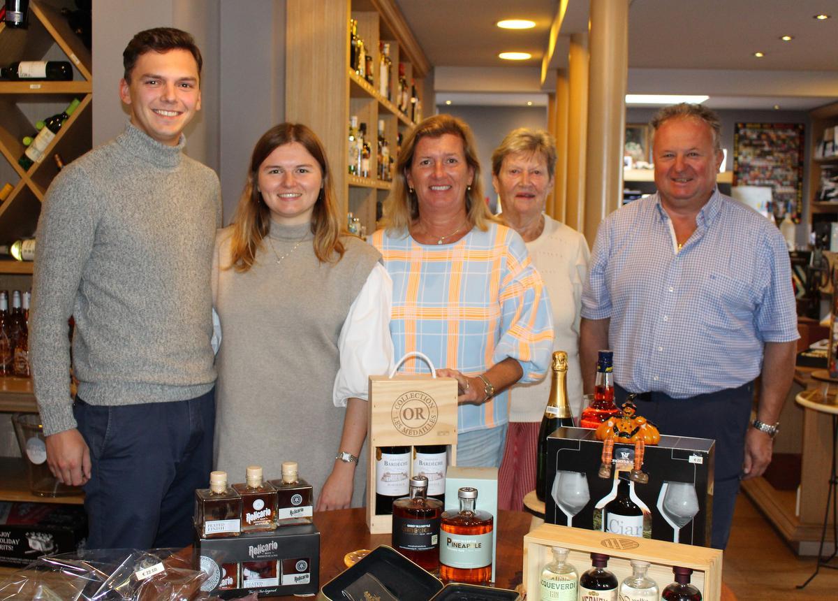 Camille en vriend Ben volgen haar ouders op in Huis Costenoble: “Zesde ...