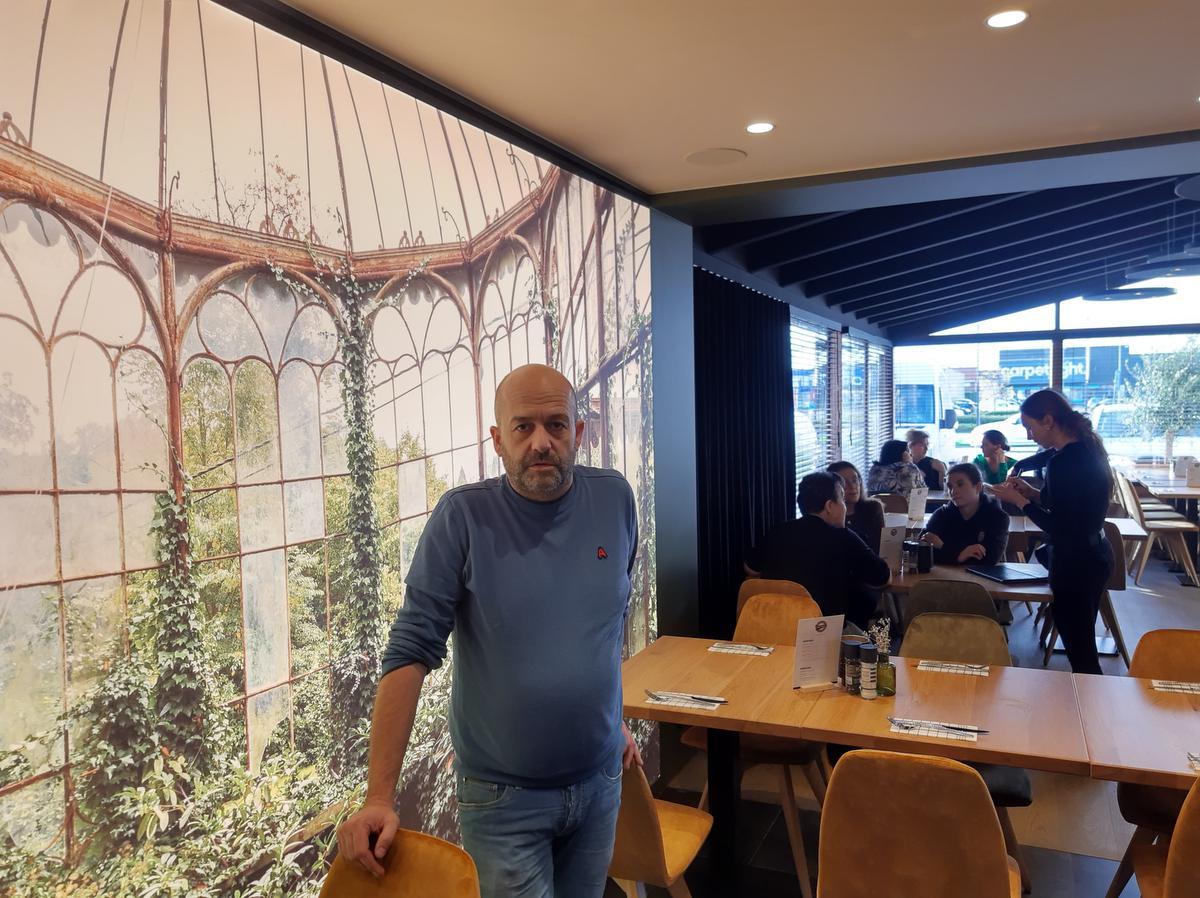 Nieuwe Vespa’z lokt onmiddellijk veel volk naar Brugsesteenweg in ...