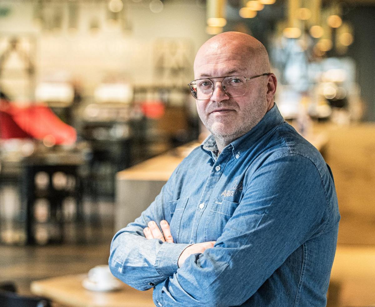 Hans Soenen is in zijn sas in ARhus Café; “Alles wat ik doe, heeft met ...