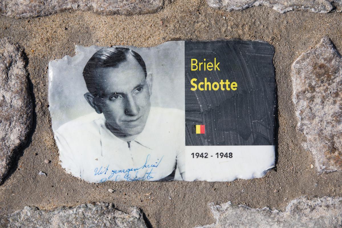 Karl schrijft een brief naar Briek Schotte: “Wil je voor zondag nog ...