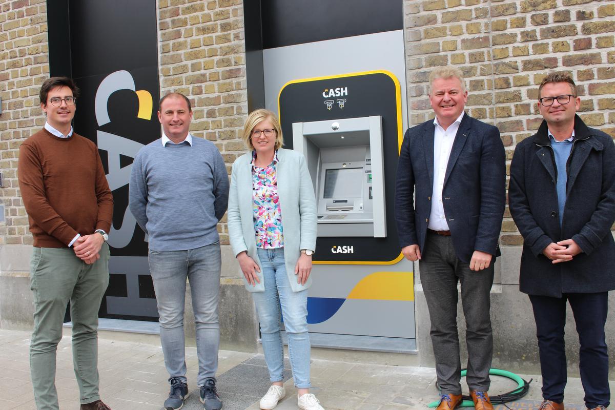 Bankneutrale geldautomaat van Batopin in gebruik - KW.be