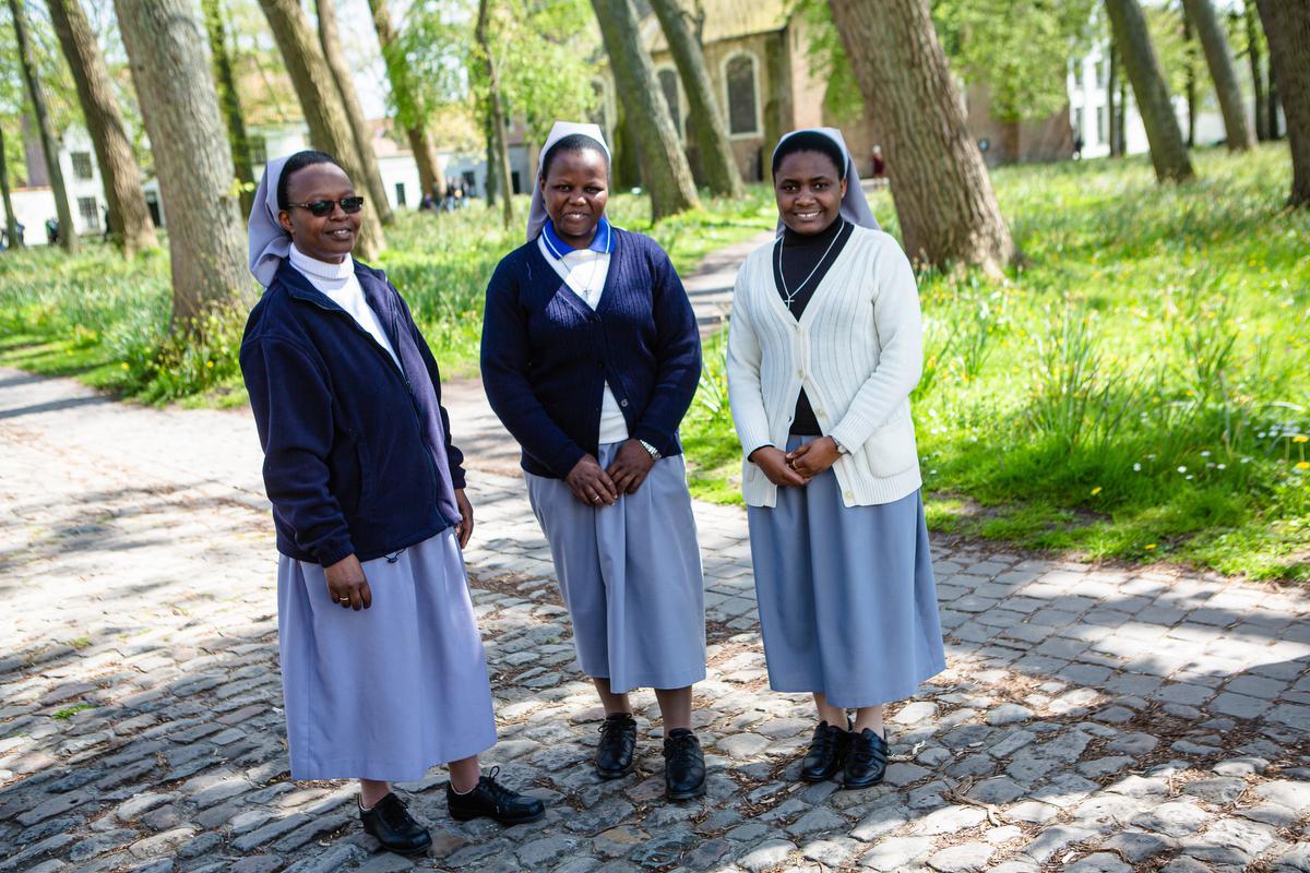 Rwandese zusters redden het voortbestaan van het Begijnhof in Brugge - KW.be