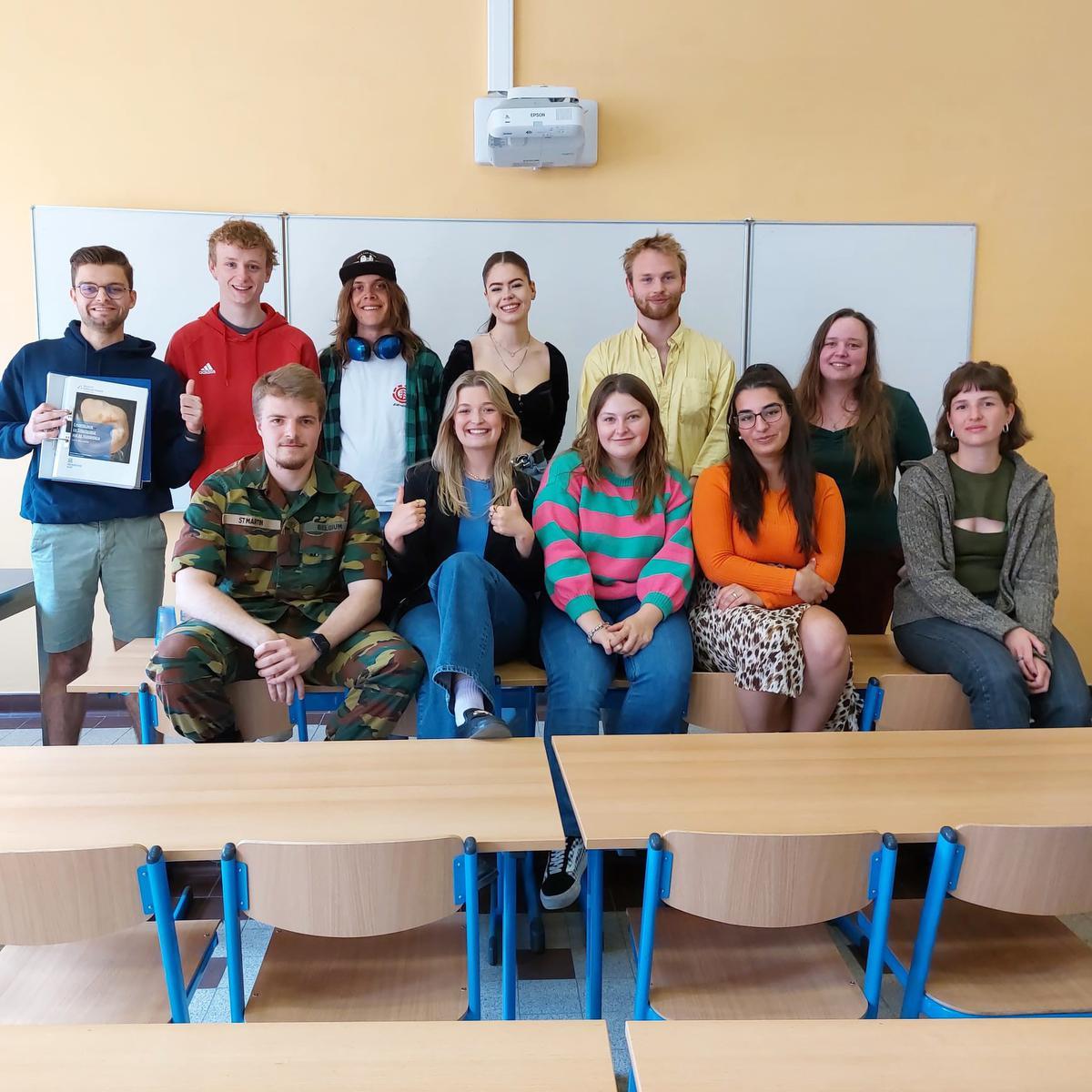 Meet & Greet met oud-leerlingen in Athena High School - KW.be