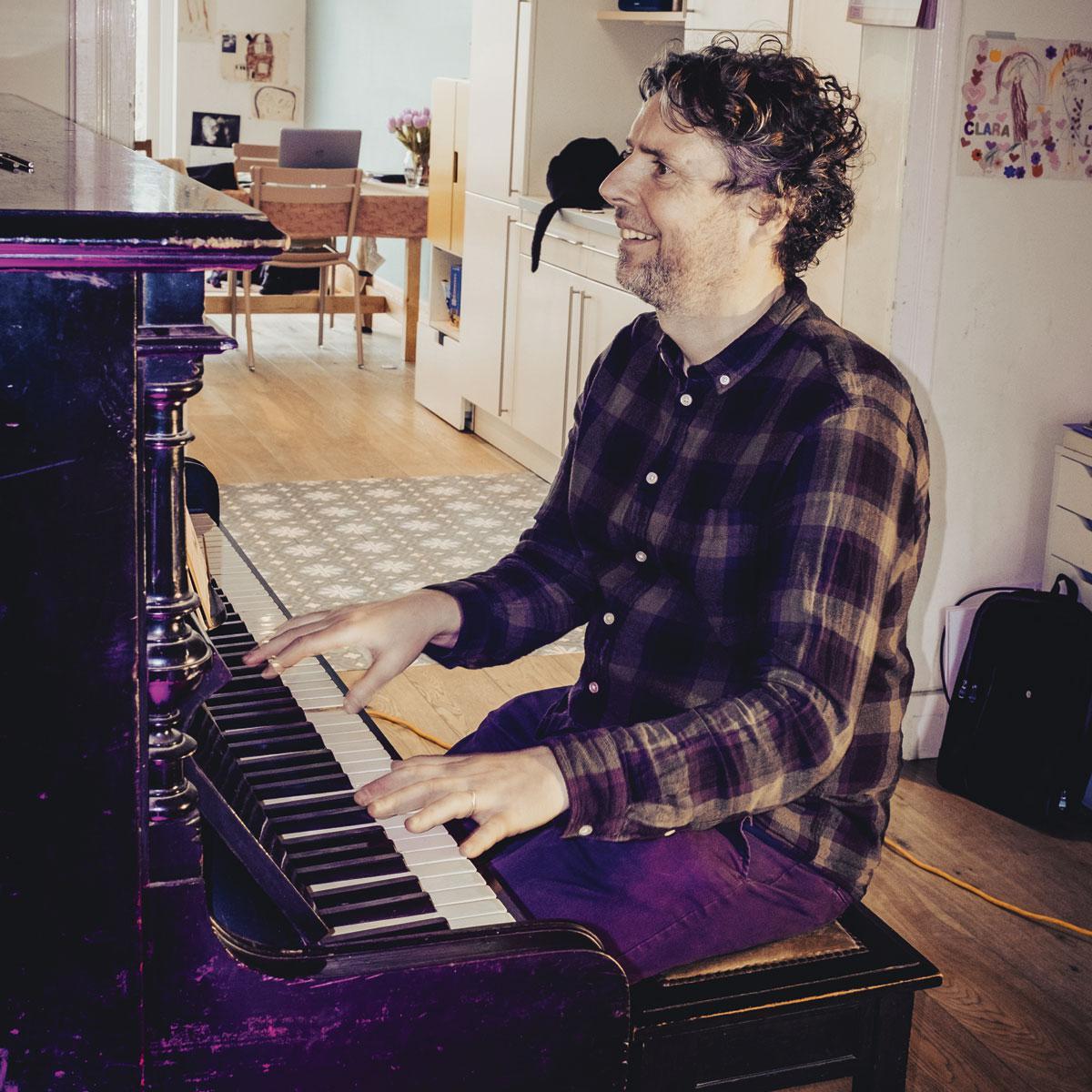 Blinde pianostemmer Harry Viaene: ‘Er zijn al normale mensen genoeg’