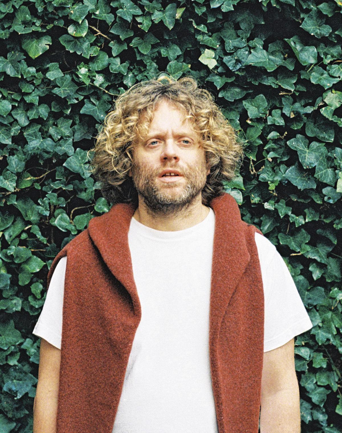 De nieuwe plaat van Benny Sings, uw favoriete zingende Hollander ...