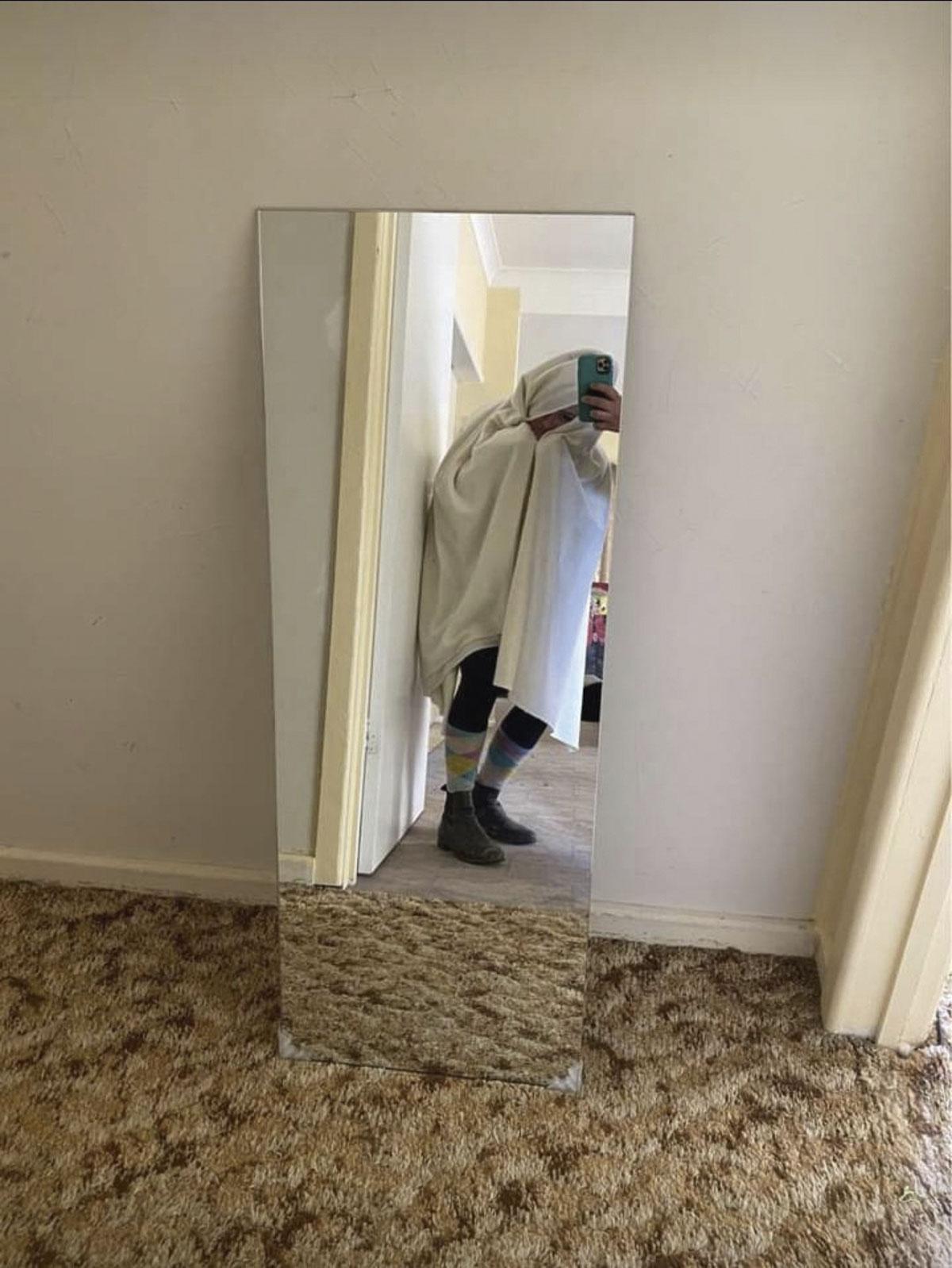 3. People Selling Mirrors