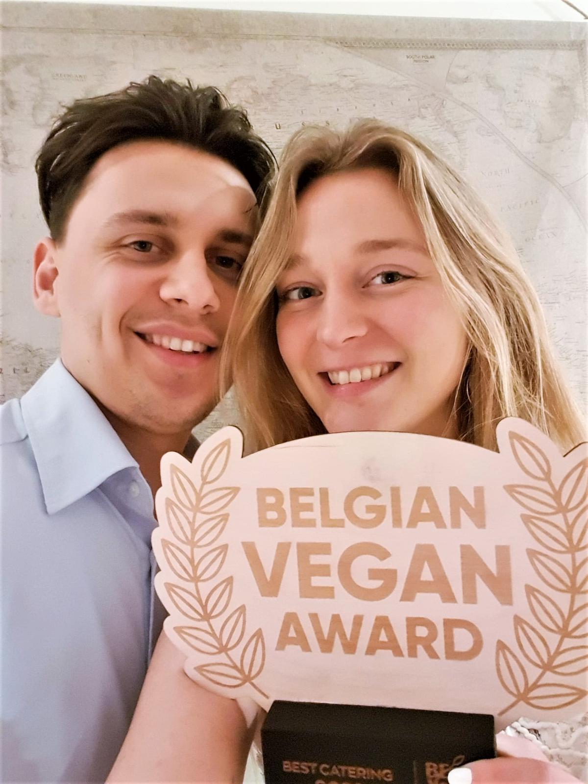 Sarah (24) en Anton (25) verkozen tot beste Belgische vegan cateraar ...