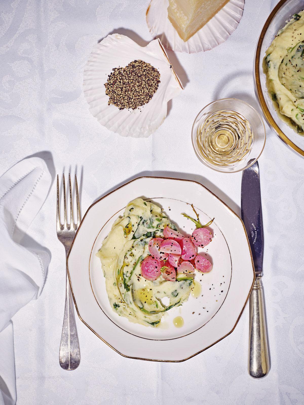 Purée de céleri-rave aux fanes de radis Pour 4 personnes