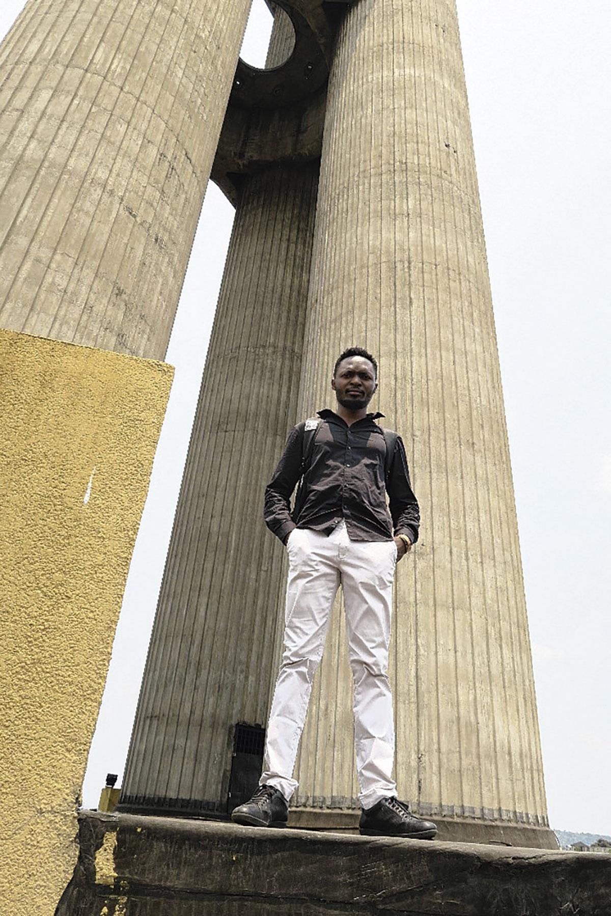 Ces personnalités racontent leur confinement: Sinzo Aanza, la violence ...