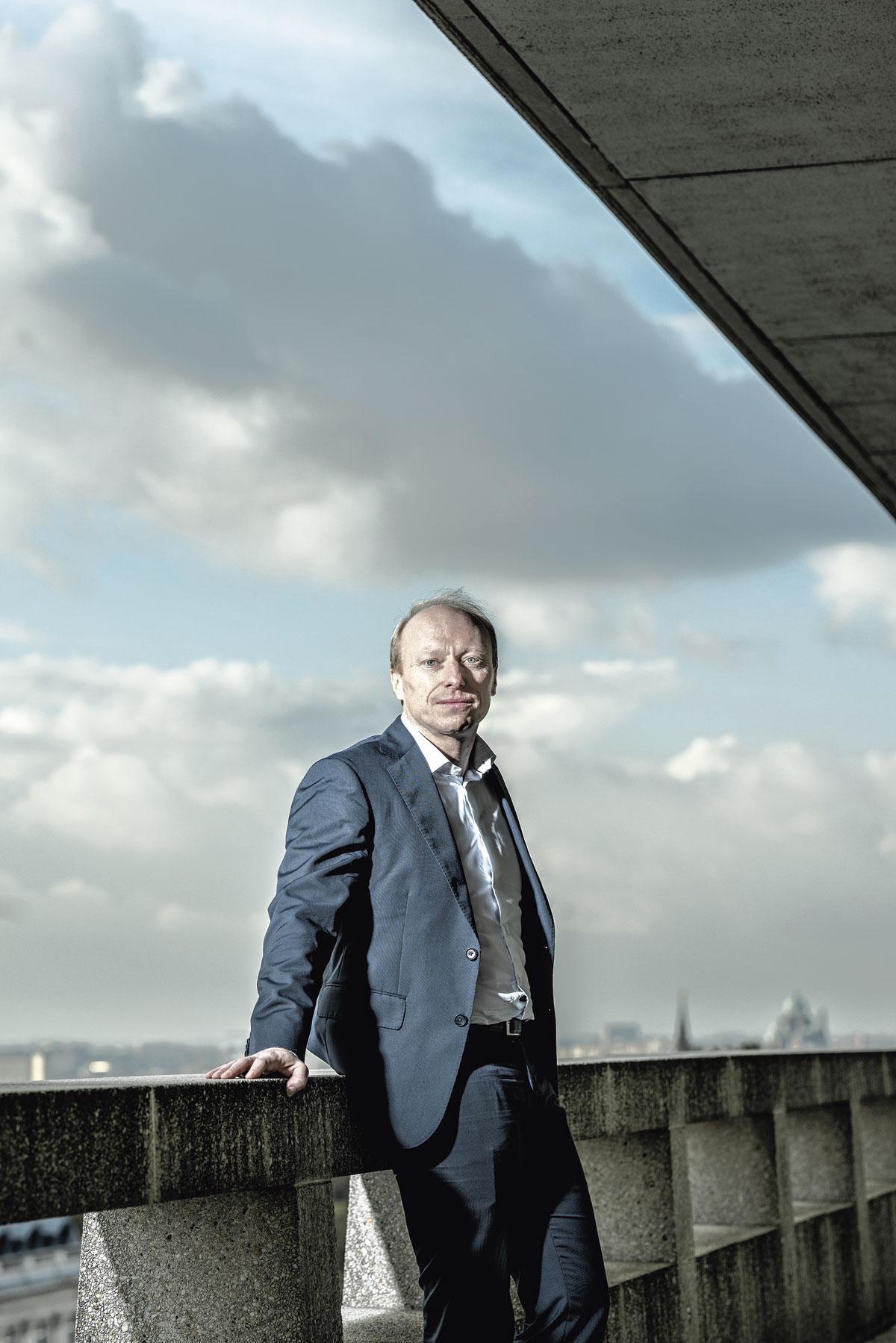 Peter Adams (CEO ING België): 'Een klant komt niet naar een bank voor ...