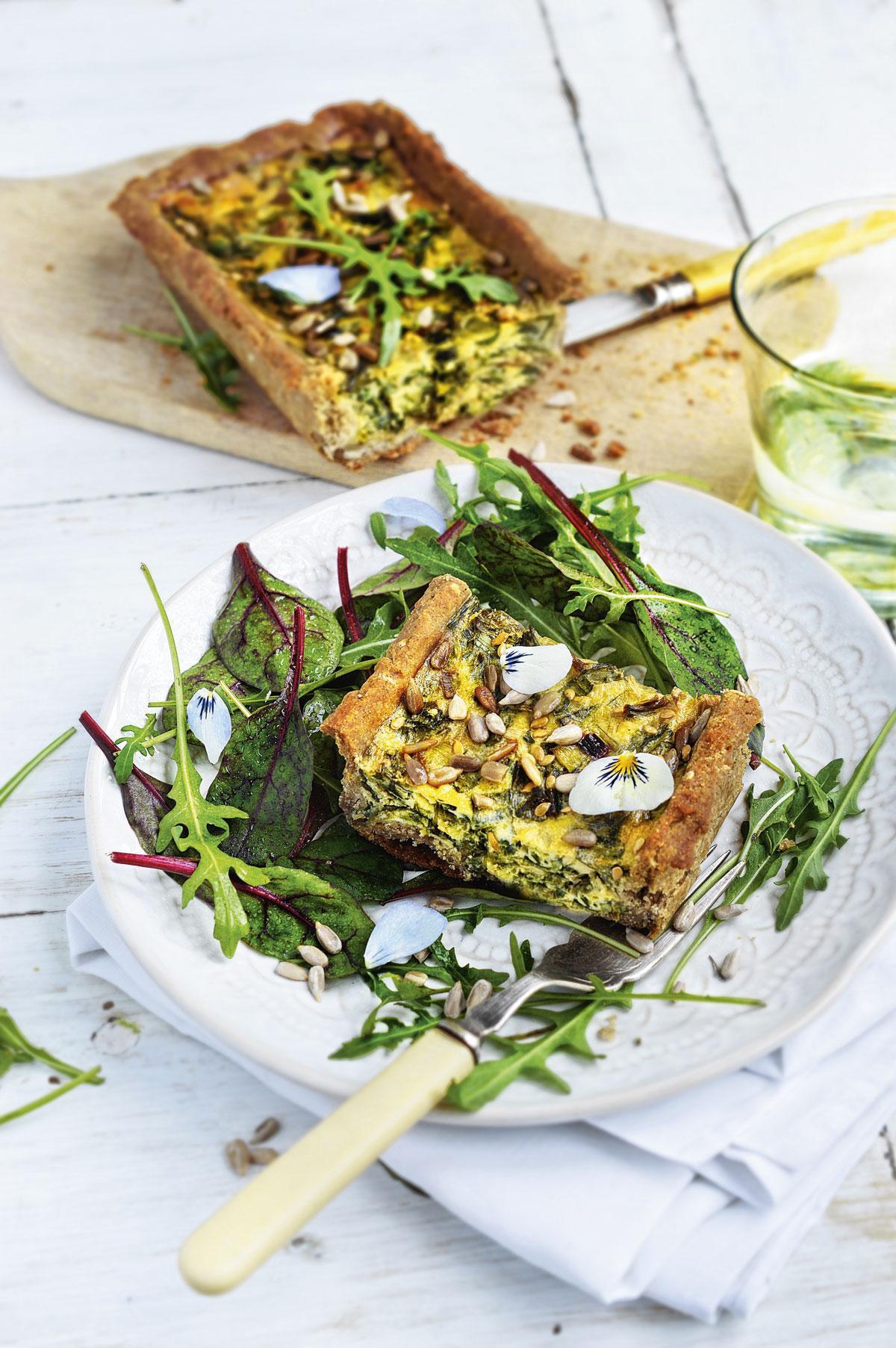 Tarte rustique aux fanes d'oignons frais et épinards