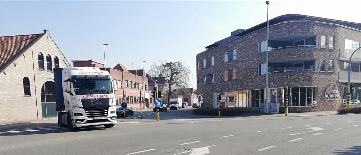 Gevaarlijk kruispunt in Beernem doorn in oog van burgemeester Sypré: “Er zijn dringend werken ...