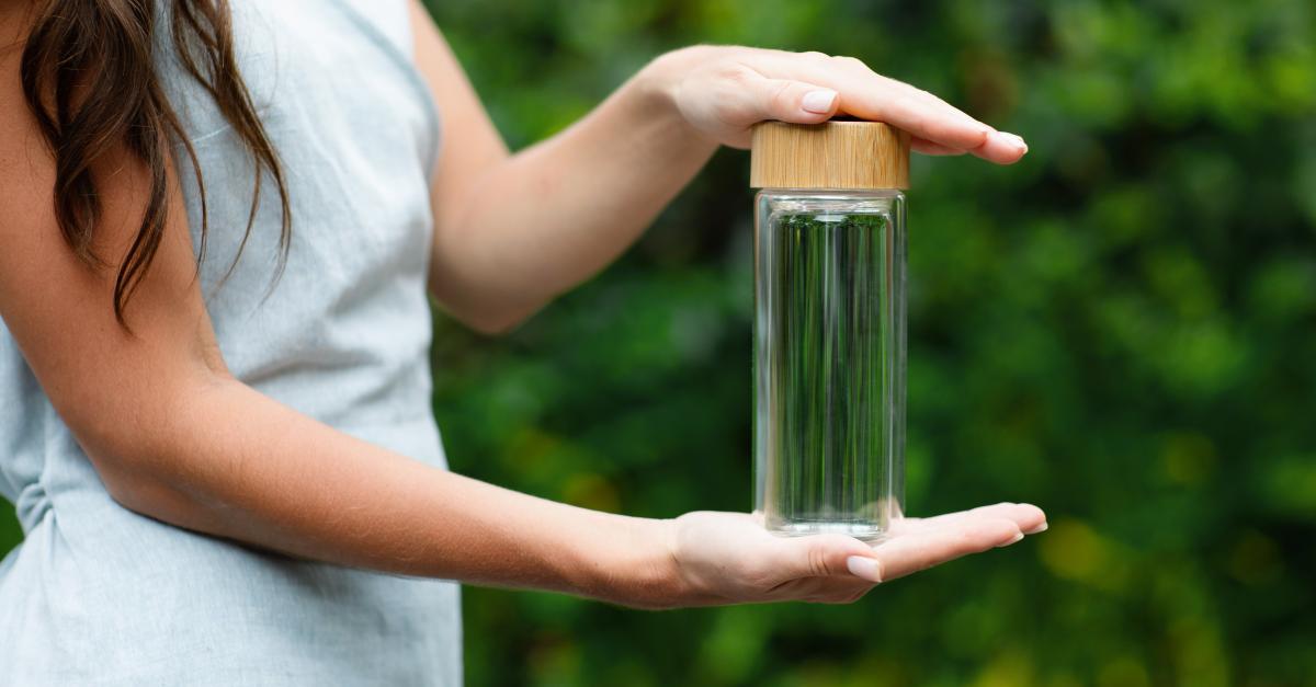Zo maak je jouw herbruikbare waterfles proper (zonder vaatwasser)