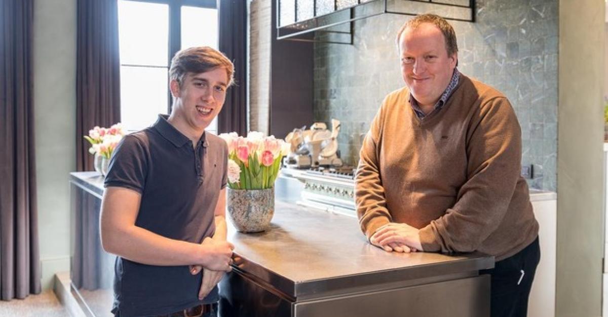 Tieltenaar Peter Bruneel stunt met pop-uphotel in oude pastorie van ...