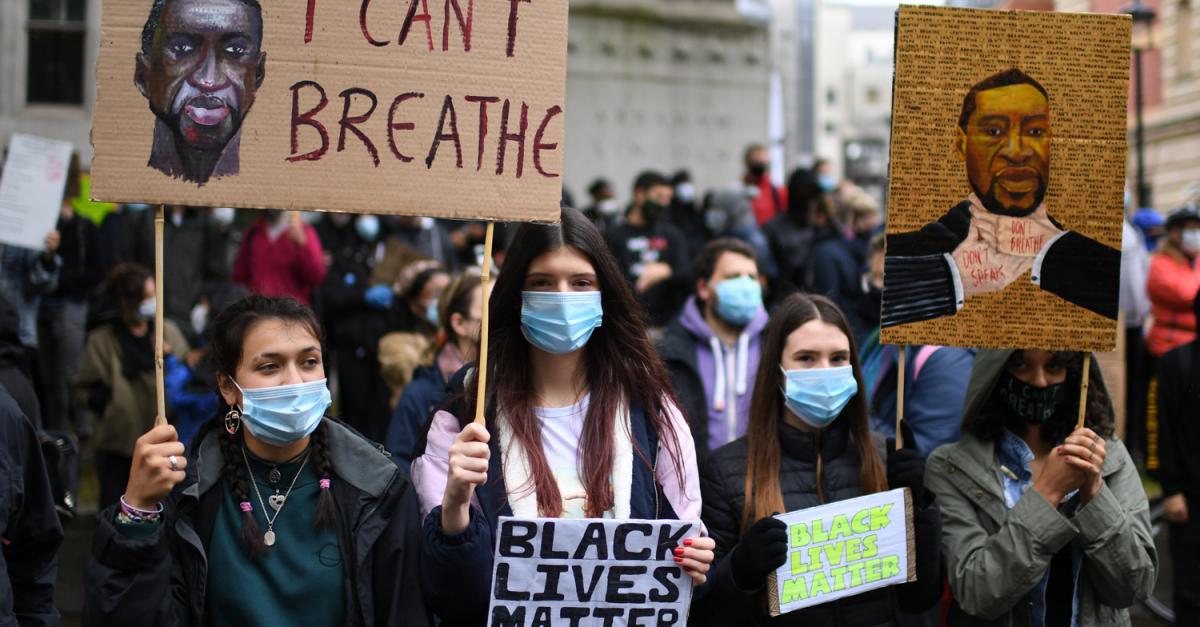 Le rue se mobilise contre le racisme à travers le monde Le rue se mobilise contre le racisme à travers le monde