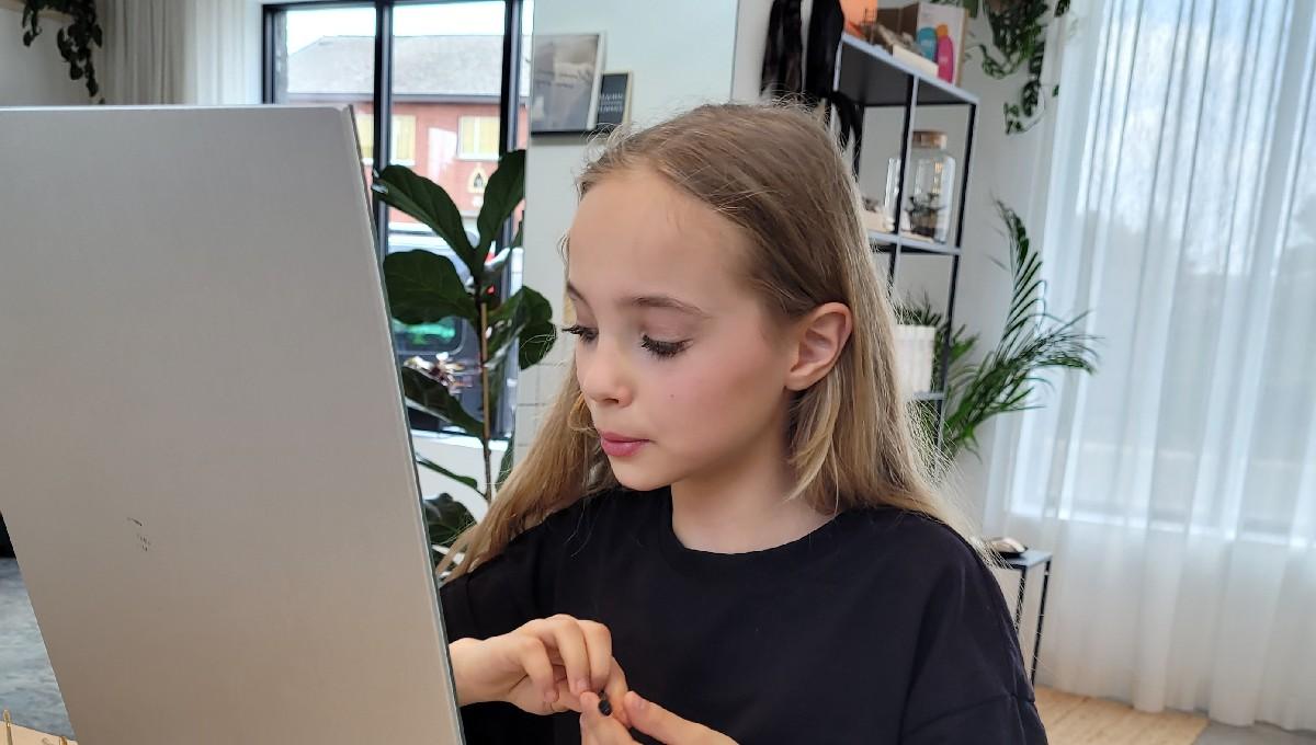 Groeten uit Zweden: "Vroeger leerden we make-uptechnieken van onze mama ...