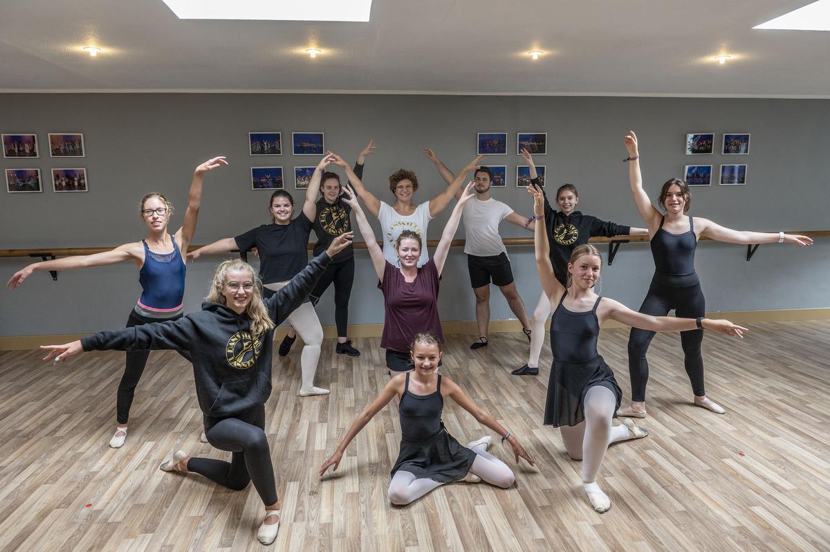 Al 35 jaar balletles bij Roeselaarse Dansstudio Danneels - KW.be
