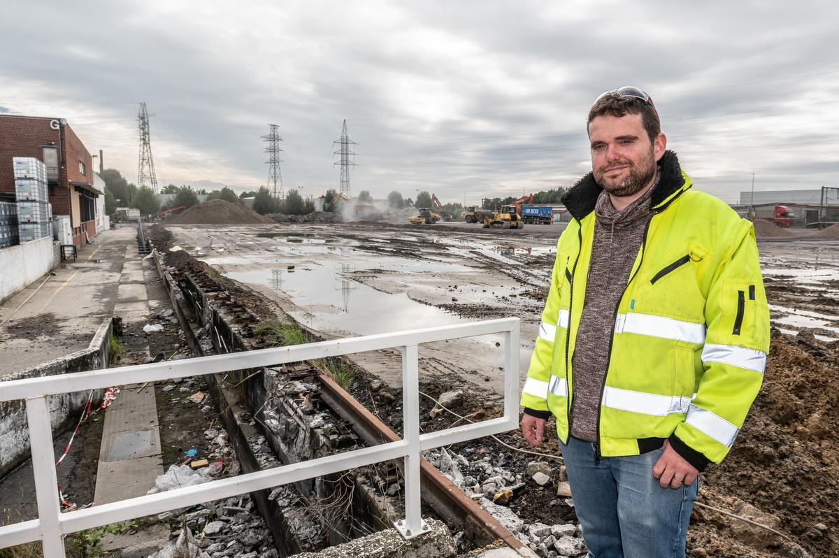 Gigantisch nieuw magazijn voor Carpenter in Wijnendalestraat in ...
