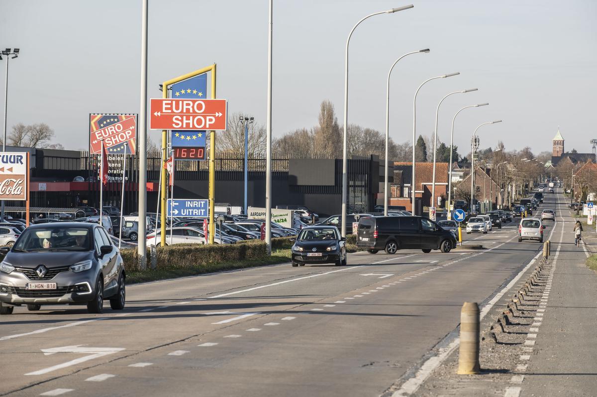 Stad Roeselare en AWV willen omgeving Euroshop veiliger maken - KW.be